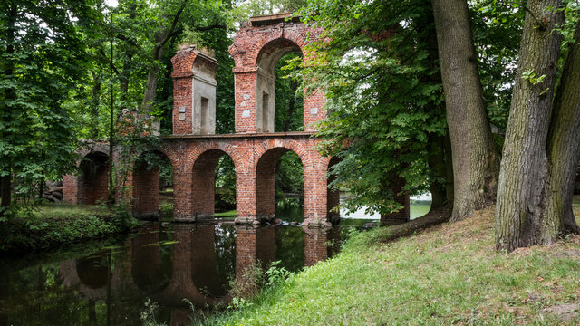 Imágenes de Akwedukt: descubre bancos de fotos, ilustraciones, vectores ...