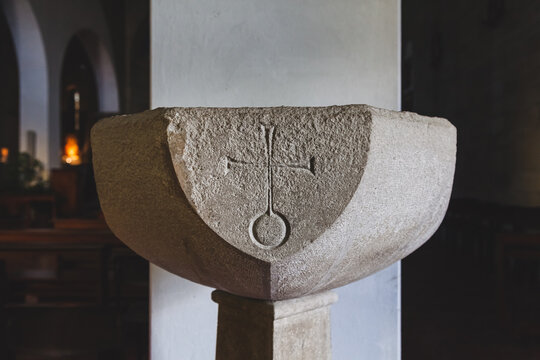 Aspersorium bilder – Bläddra bland 961 stockfoton, vektorer och videor ...