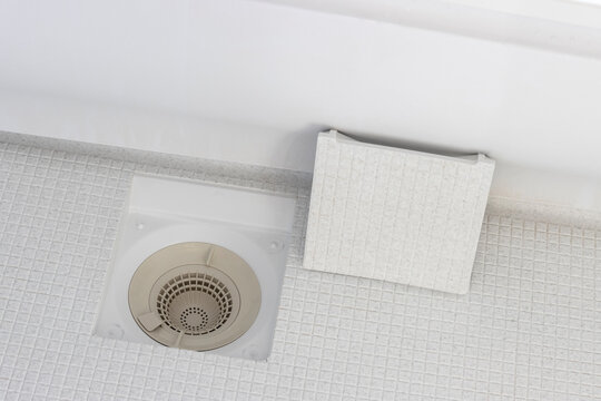 Abwasserdeckel-Bilder: Stock-Fotos & -Videos. | Adobe Stock