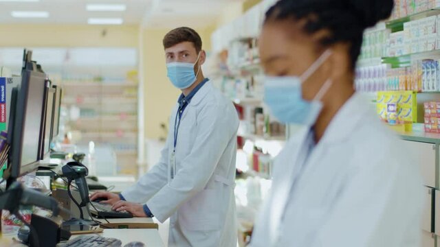 Pharmaceutist Bilder – Durchsuchen 2,758 Archivfotos, Vektorgrafiken ...