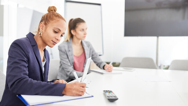 Notieren bilder – Bläddra bland 10,297 stockfoton, vektorer och videor ...