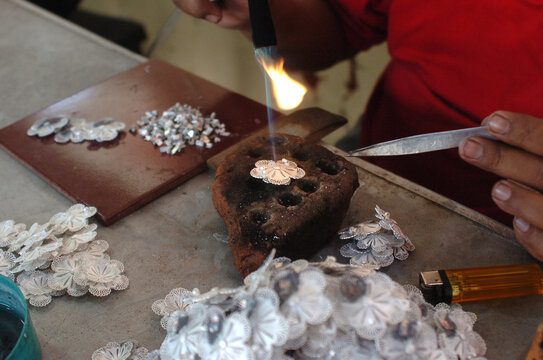 รูปภาพSilversmith – เลือกดูภาพถ่ายสต็อก เวกเตอร์ และวิดีโอ2,414 | Adobe ...