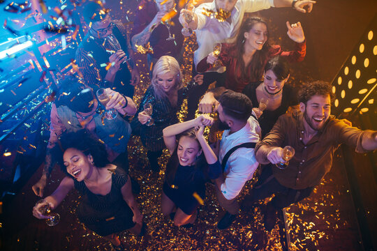 Male Go Go Dancer Bilder – Durchsuchen 832 Archivfotos, Vektorgrafiken ...