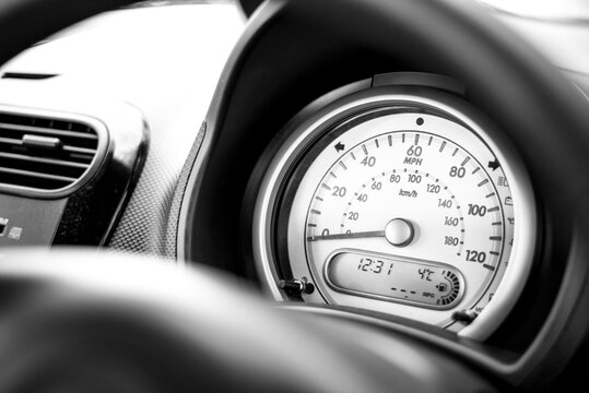 Speedometer Mph Images – Browse 3,040 Stock Photos, Vectors, and Video ...