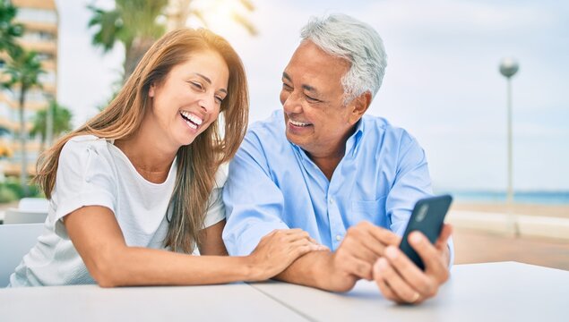 Hispanic Family Shopping Images – Browse 185 Stock Photos, Vectors, and ...
