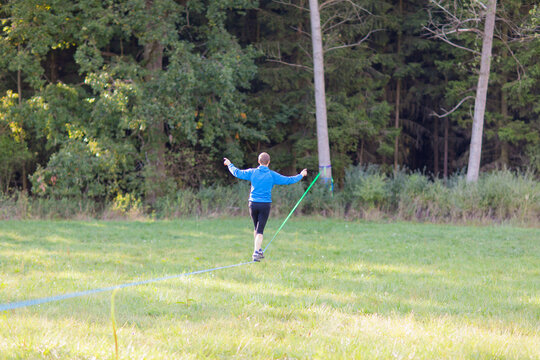รูปภาพSlack-Line – เลือกดูภาพถ่ายสต็อก เวกเตอร์ และวิดีโอ100 | Adobe Stock