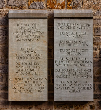 Gebote Imej – Semak Imbas 12 Foto, Vektor dan Video Stok | Adobe Stock