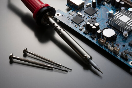 "Soldering Iron" Immagini - Sfoglia 13,883 foto, vettoriali e video ...