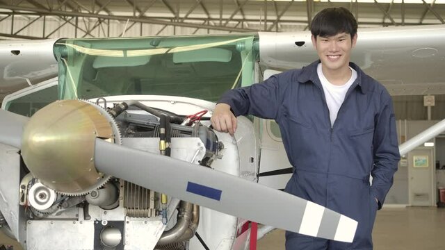 "Aircraft Maintenance Engineer" Images – Browse 204 Stock Photos ...