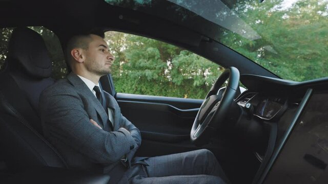 Autopilot Images – Browse 22,977 Stock Photos, Vectors, and Video ...