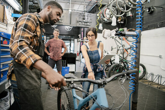 Workshop Images – Browse 1,777,452 Stock Photos, Vectors, and Video ...