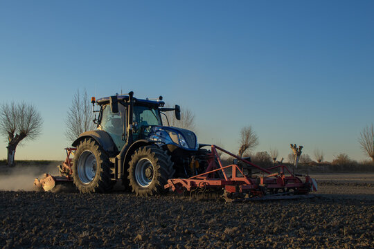 Trecker-Bilder: Stock-Fotos & -Videos. | Adobe Stock