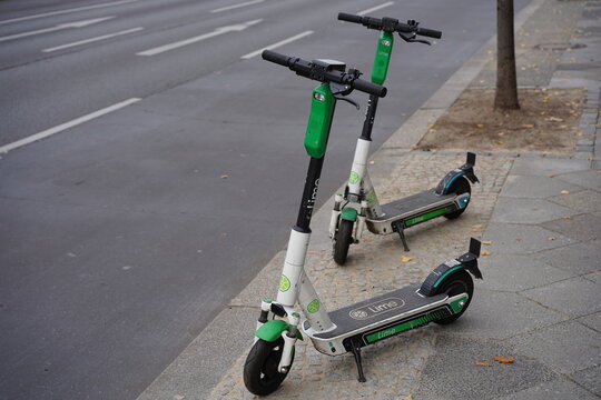 รูปภาพElektro-Roller – เลือกดูภาพถ่ายสต็อก เวกเตอร์ และวิดีโอ147 ...