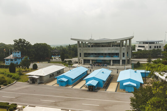 รูปภาพPanmunjom – เลือกดูภาพถ่ายสต็อก เวกเตอร์ และวิดีโอ162 | Adobe Stock