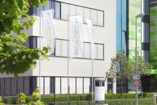 Biontech bilder – Bläddra bland 4,581 stockfoton, vektorer och videor ...