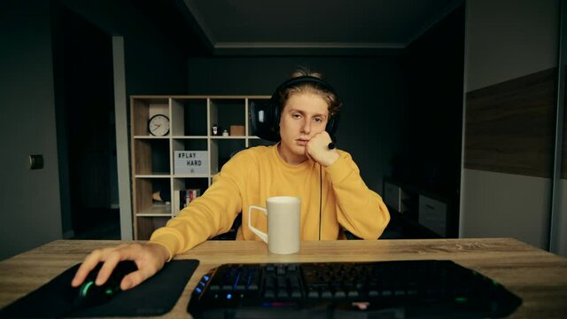 Streamer Video Footage – Browse 415,898 HD Stock Video and Footage ...