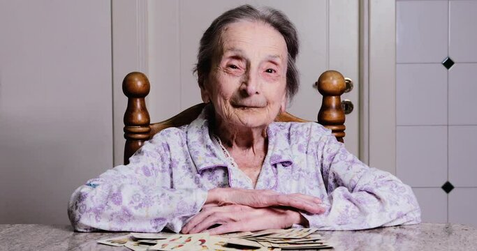 「Nonnina」の写真素材 | 23件の無料イラスト画像 | Adobe Stock