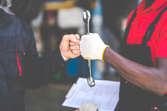 รูปภาพStranglehold – เลือกดูภาพถ่ายสต็อก เวกเตอร์ และวิดีโอ893 | Adobe ...