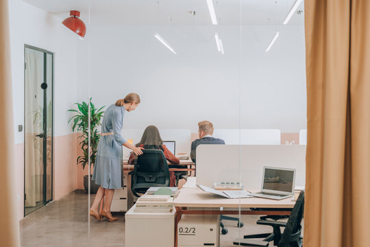 Teamsitzung Bilder – Durchsuchen 437,303 Archivfotos, Vektorgrafiken ...