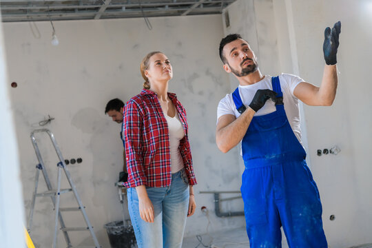 Customers With Builder Images – Browse 6,716 Stock Photos, Vectors, and ...