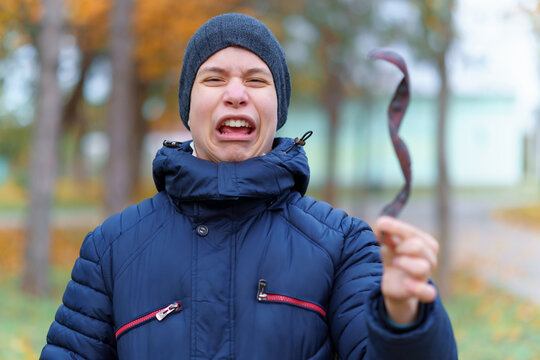 Wincing 이미지 – 찾아보기 6,742 스톡 사진, 벡터 및 비디오 | Adobe Stock