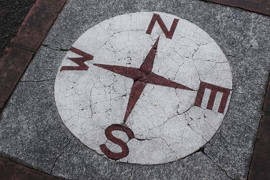「東西南北」の画像 - 971 件の Stock 写真、ベクターおよびビデオ | Adobe Stock