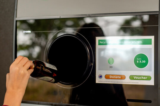 Leergutautomat Bilder – Durchsuchen 162 Archivfotos, Vektorgrafiken und ...