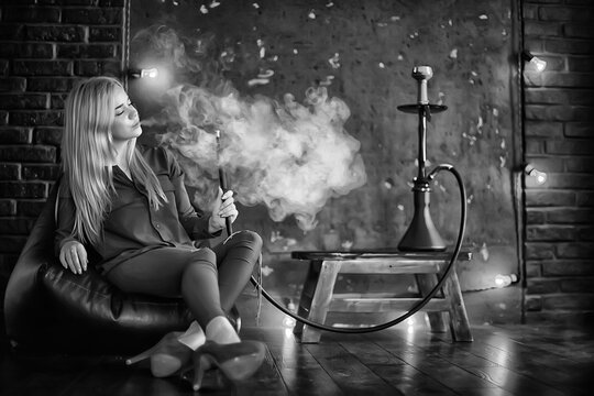 Cigar.lingerie bilder – Bläddra bland 978 stockfoton, vektorer och ...