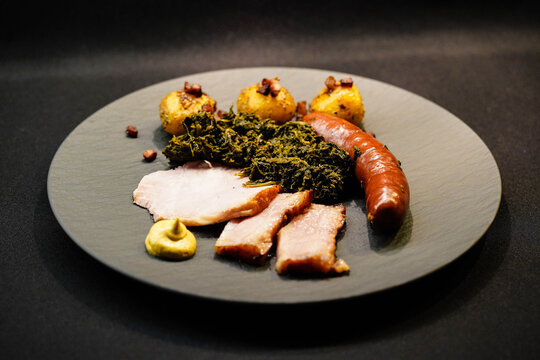 รูปภาพSchweinebacke – เลือกดูภาพถ่ายสต็อก เวกเตอร์ และวิดีโอ152 | Adobe ...