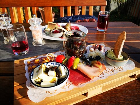 รูปภาพ"Heuriger – เลือกดูภาพถ่ายสต็อก เวกเตอร์ และวิดีโอ634 | Adobe Stock