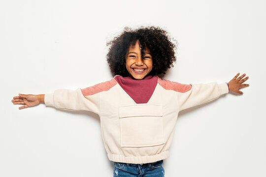 Kid Open Arms Bilder – Durchsuchen 18,149 Archivfotos, Vektorgrafiken ...