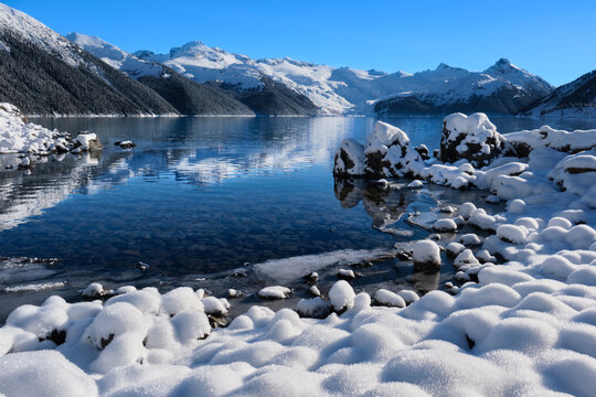 Afbeeldingen over "Canadian Landscape" – Blader in stockfoto's ...