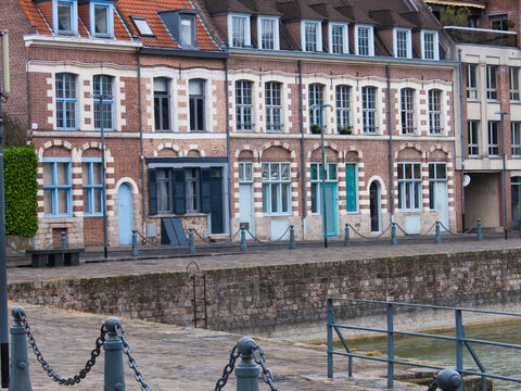 「Wault」の写真素材 | 56件の無料イラスト画像 | Adobe Stock