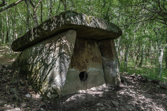 Megalith bilder – Bläddra bland 28,424 stockfoton, vektorer och videor ...