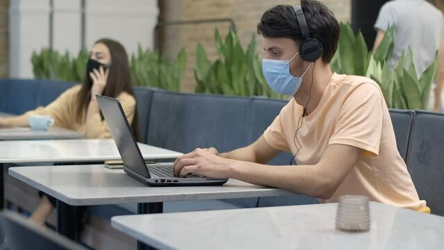 "Surfing Internet" Imagens – Procure 7,606 fotos, vetores e vídeos ...