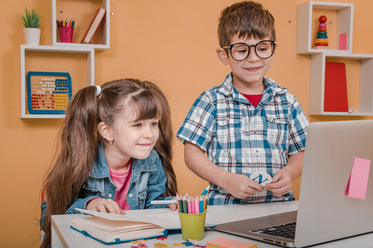 Young Children E-Learning Images – Browse 18,295 Stock Photos, Vectors ...