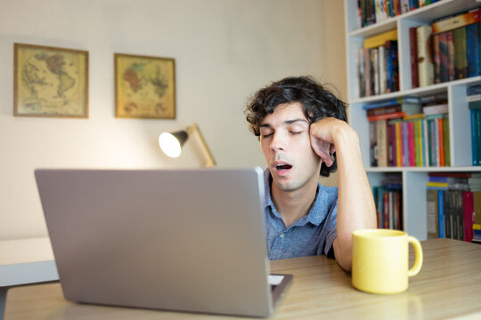"Studying Hard" Immagini - Sfoglia 306 foto, vettoriali e video Stock ...