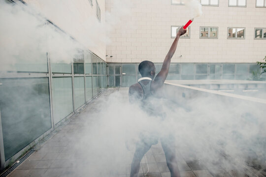 「Smoke-Bomb」の写真素材 | 16件の無料イラスト画像 | Adobe Stock