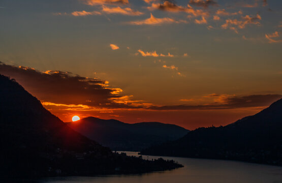 รูปภาพLario – เลือกดูภาพถ่ายสต็อก เวกเตอร์ และวิดีโอ6,964 | Adobe Stock