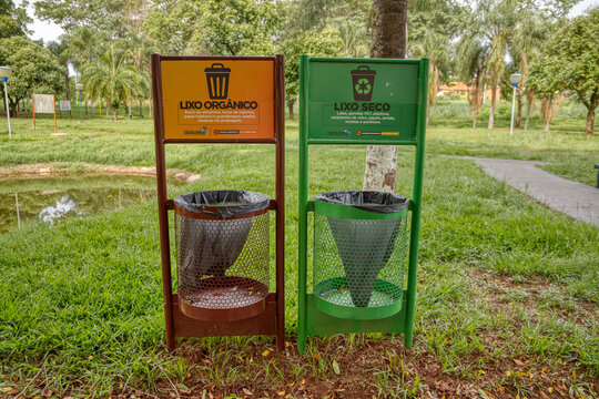 Mistplatz Bilder – Durchsuchen 1,966 Archivfotos, Vektorgrafiken und ...