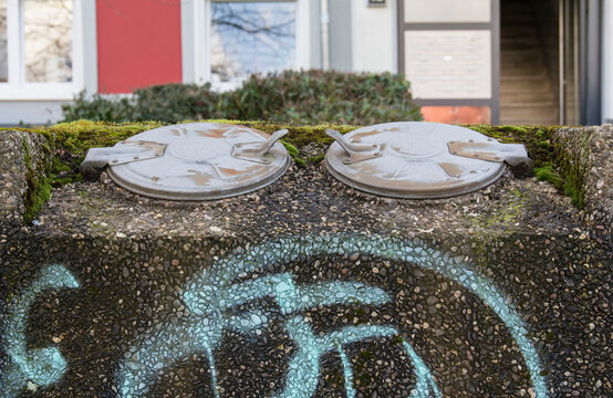 Muelleimer Bilder – Durchsuchen 1,609 Archivfotos, Vektorgrafiken und ...