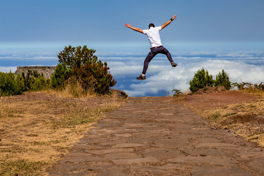 Freudensprung Bilder – Durchsuchen 13,930 Archivfotos, Vektorgrafiken ...