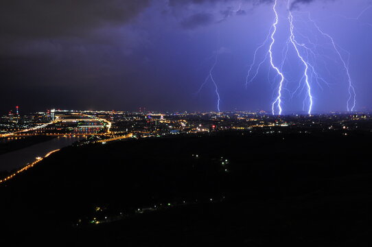 รูปภาพBlitze – เลือกดูภาพถ่ายสต็อก เวกเตอร์ และวิดีโอ1,770 | Adobe Stock