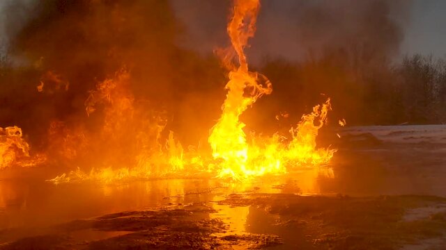 "Oil Fire" Images – Parcourir 376 le catalogue de photos, vecteurs et ...