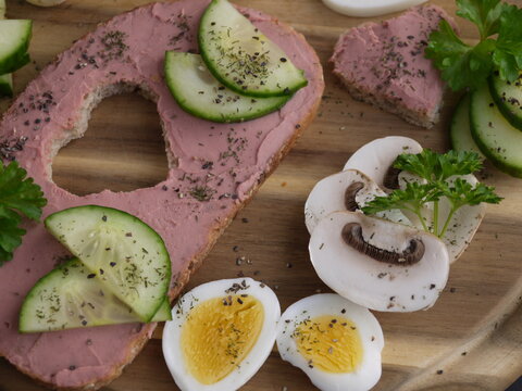 「Leberwurstbrot」の写真素材 | 262件の無料イラスト画像 | Adobe Stock