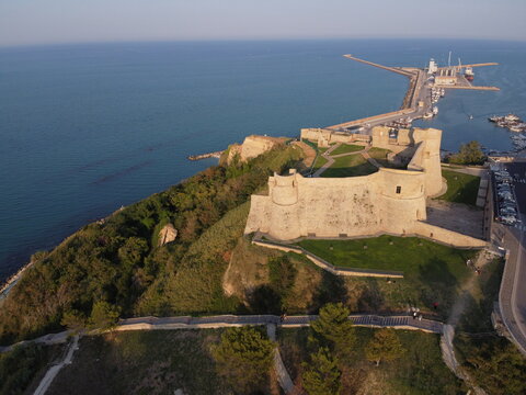 "Italian Castle" Imagens – Procure 966 fotos, vetores e vídeos | Adobe ...