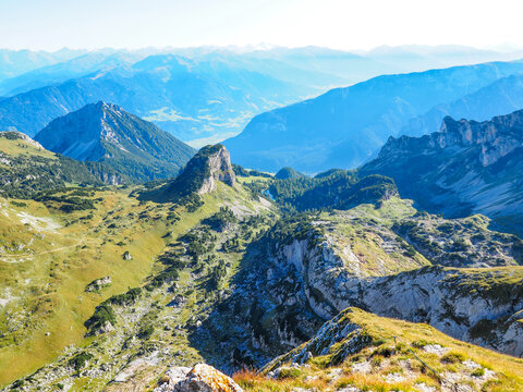 รูปภาพHochiss – เลือกดูภาพถ่ายสต็อก เวกเตอร์ และวิดีโอ280 | Adobe Stock