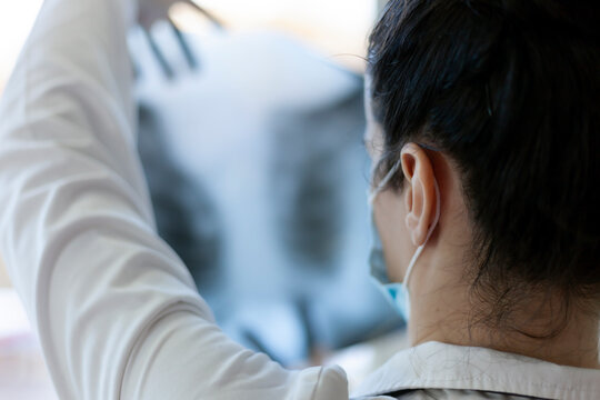 Pneumologist Images – Browse 53 Stock Photos, Vectors, and Video ...