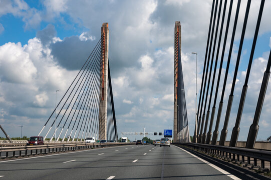 「Brige」の画像 - 1,981 件の Stock 写真、ベクターおよびビデオ | Adobe Stock