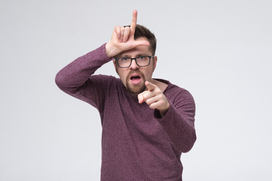 "Loser Sign"-Bilder: Stock-Fotos & -Videos. | Adobe Stock